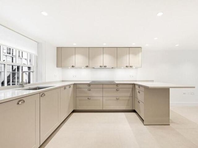 3 bedroom terraced house for rent in Markham Street, Chelsea, London, SW3