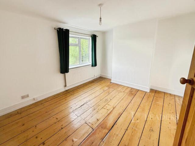 3 bedroom terraced house for rent in Marsh Lane, GL51