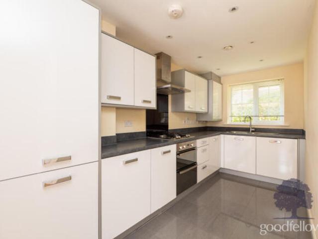 3 bedroom terraced house for rent in Metcalfe Avenue, Carshalton, Surrey, SM5