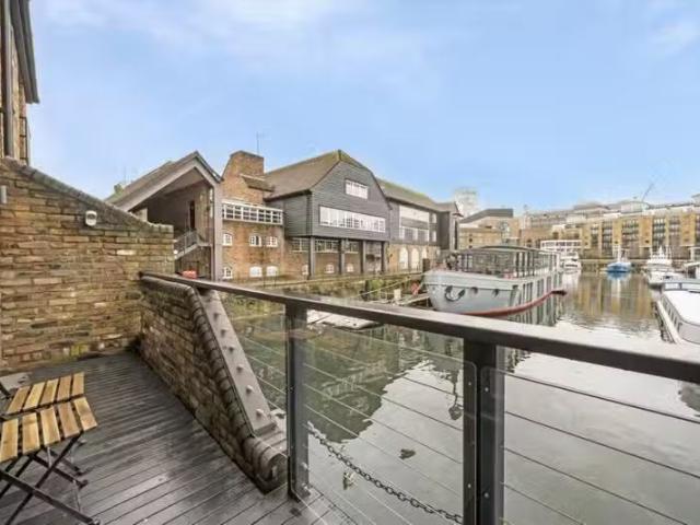 3 bedroom terraced house for rent in Mews Street, Wapping, E1W