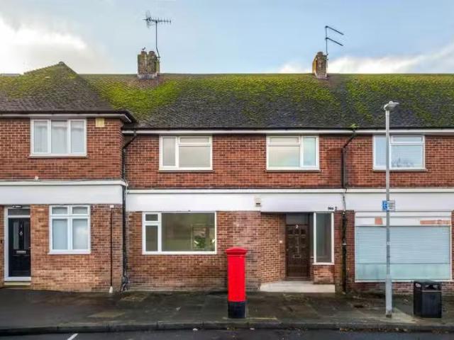 3 bedroom terraced house for rent in Meadow Parade, Rottingdea.
