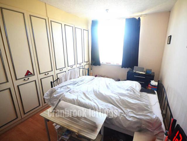 3 bedroom terraced house for rent in Meadway, Ilford, IG3
