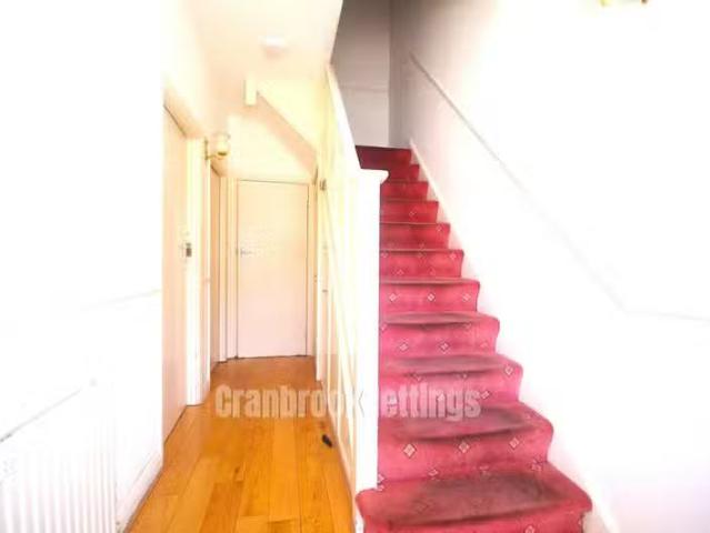 3 bedroom terraced house for rent in Meadway, Ilford, IG3