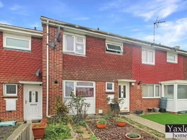 3 bedroom terraced house for rent in Medway Avenue, Witham CM8.