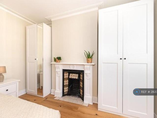 3 bedroom terraced house for rent in Medusa Road, London, SE6