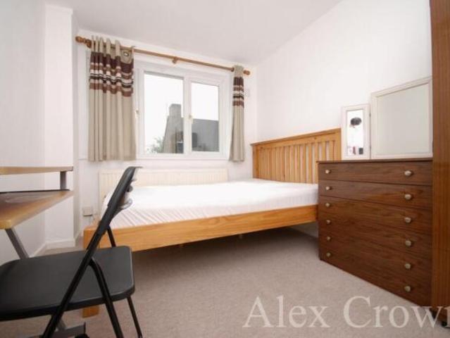 3 bedroom terraced house for rent in Mitford Road, Upper Holloway, N19