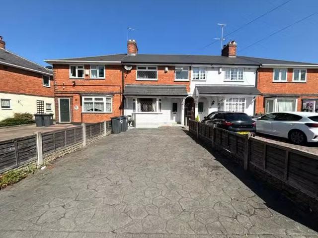 3 bedroom terraced house for rent in Middlemore Road, Northfie.