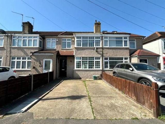 3 bedroom terraced house for rent in Midhurst Gardens, Hillingdon, UB10