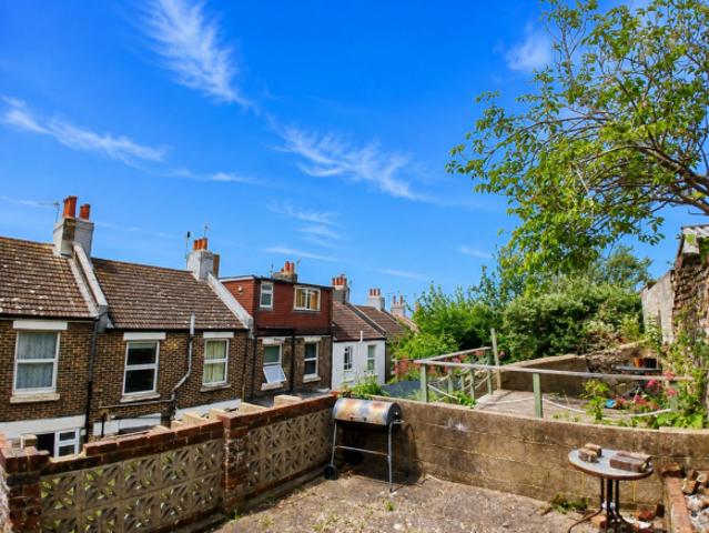 3 bedroom terraced house for rent in Milner Road, Brighton, BN2