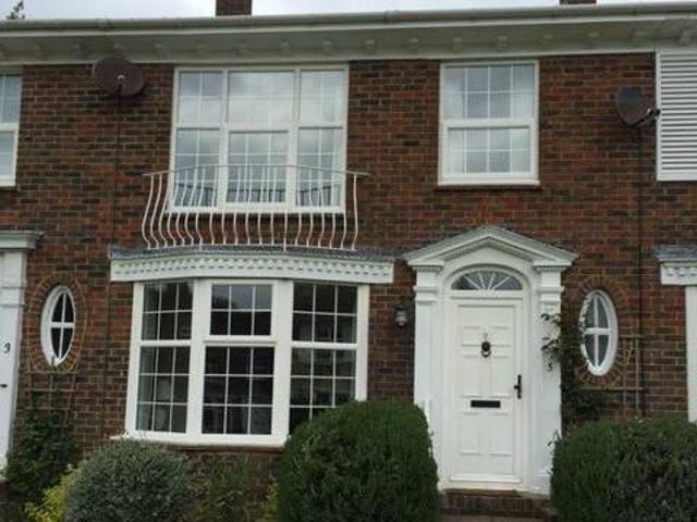 3 bedroom terraced house for rent in Milnthorpe Gardens Meads BN20