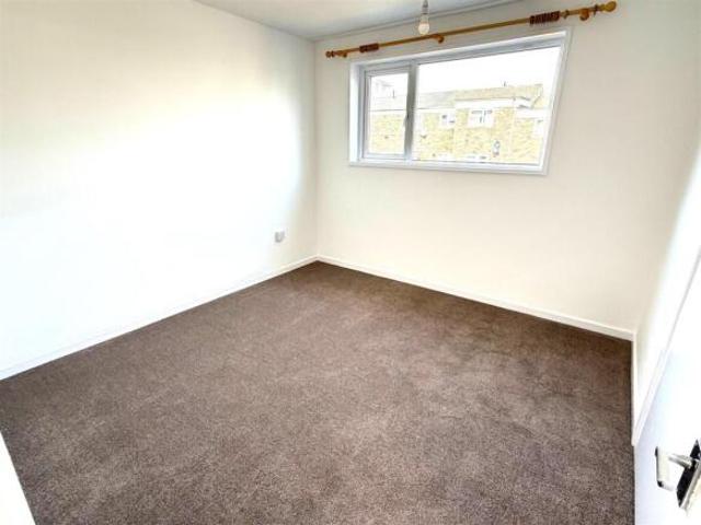 3 bedroom terraced house for rent in Milton Close, Basingstoke, RG24