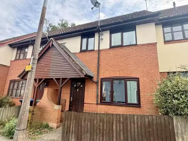 3 bedroom terraced house for rent in Milton Road North, Stowma.