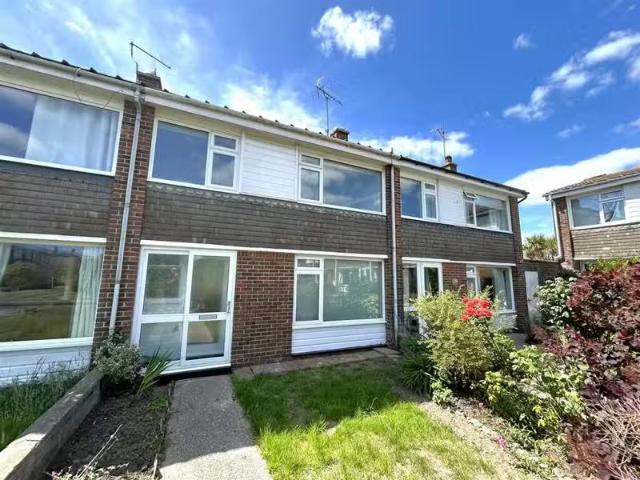 3 bedroom terraced house for rent in Norfolk Gardens, Littleha.
