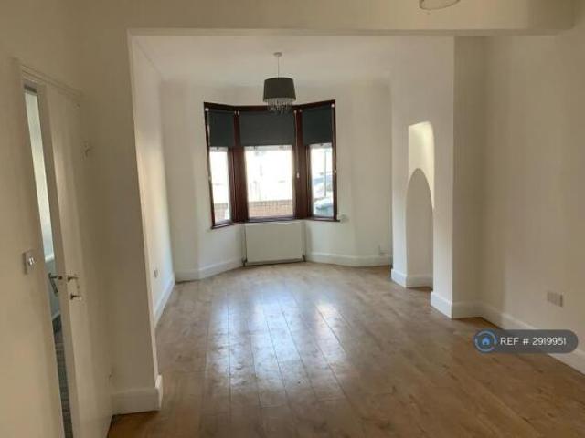 3 bedroom terraced house for rent in Norfolk Road, London, E6