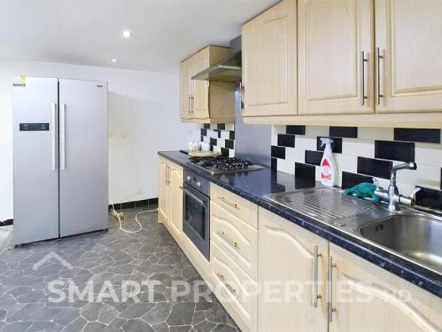 3 bedroom terraced house for rent in Norman Road, Huddersfield, HD2
