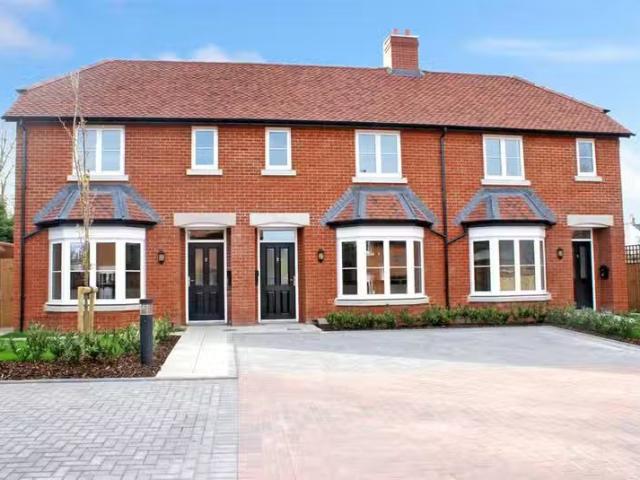 3 bedroom terraced house for rent in Normandy Street, Alton, H.