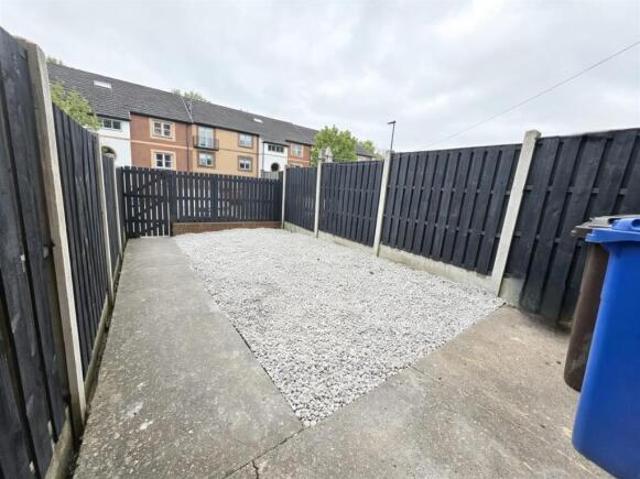 3 bedroom terraced house for rent in Normanton Spring Road, Sheffield, S13