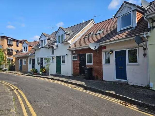 3 bedroom terraced house for rent in Norwich Road, Triangle, BH2