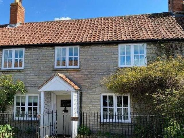 3 bedroom terraced house for rent in North Street Somerton TA11