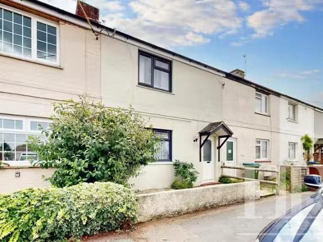 3 bedroom terraced house for rent in North Street, Wick, BN17