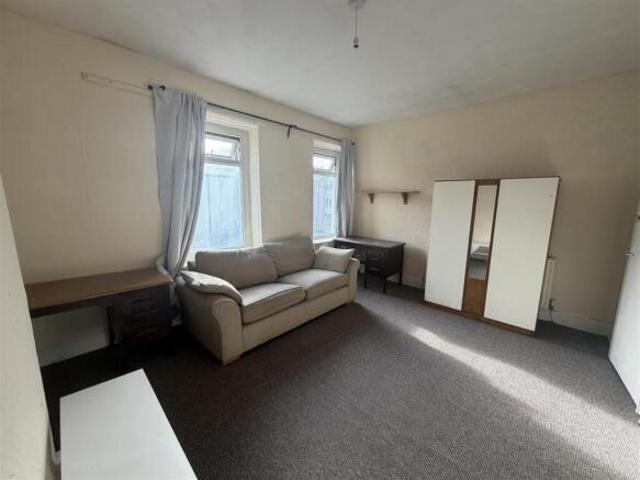 3 bedroom terraced house for rent in North Road, Cardiff, CF10