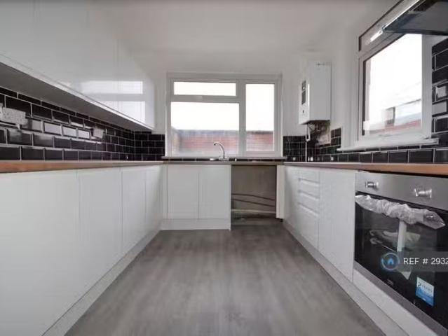 3 bedroom terraced house for rent in Northcote Street, Working.