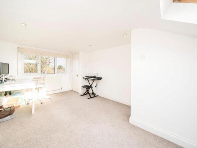 3 bedroom terraced house for rent in Neuchatel Road, Forest Hill, SE6