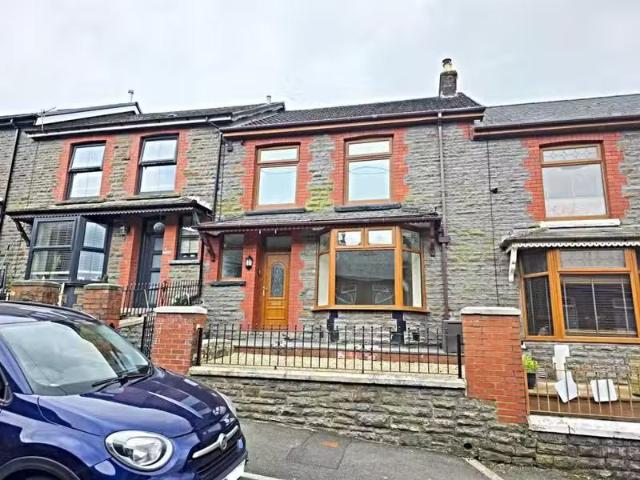 3 bedroom terraced house for rent in New King Street, Gelli, P.
