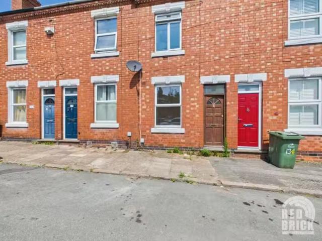 3 bedroom terraced house for rent in Newcombe Rd, Earlsdon, Co.
