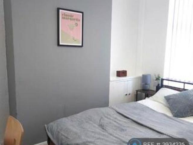 3 bedroom terraced house for rent in Newport Street, Manchester, M14