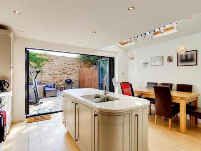 3 bedroom terraced house for rent in Nightingale Lane, Wanstead, E11