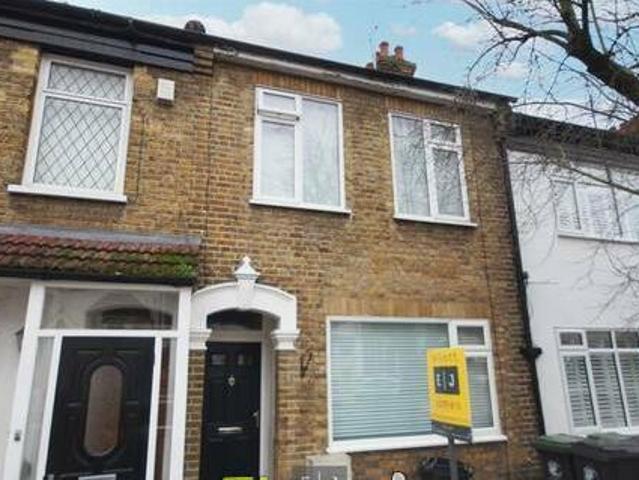 3 bedroom terraced house for rent in Smeaton Road Woodford Green IG8
