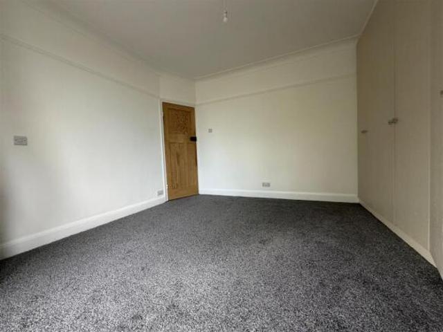 3 bedroom terraced house for rent in South Park Crescent, Ilford, IG1