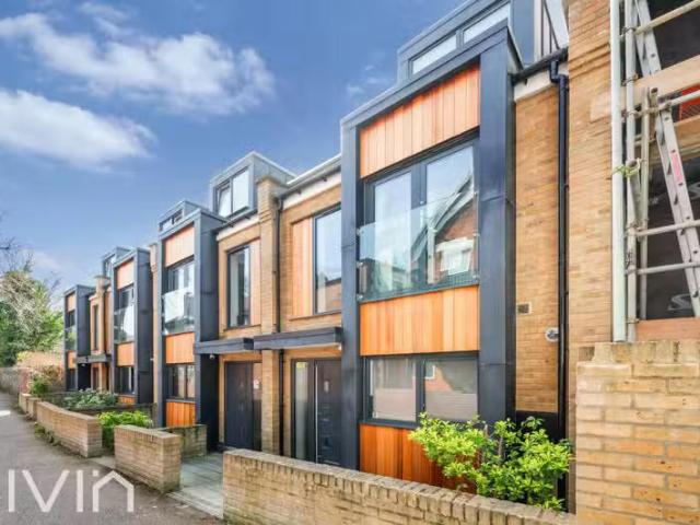 3 bedroom terraced house for rent in South Park Hill Road, Sou.