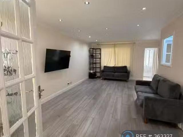 3 bedroom terraced house for rent in South Road, Erith, DA8