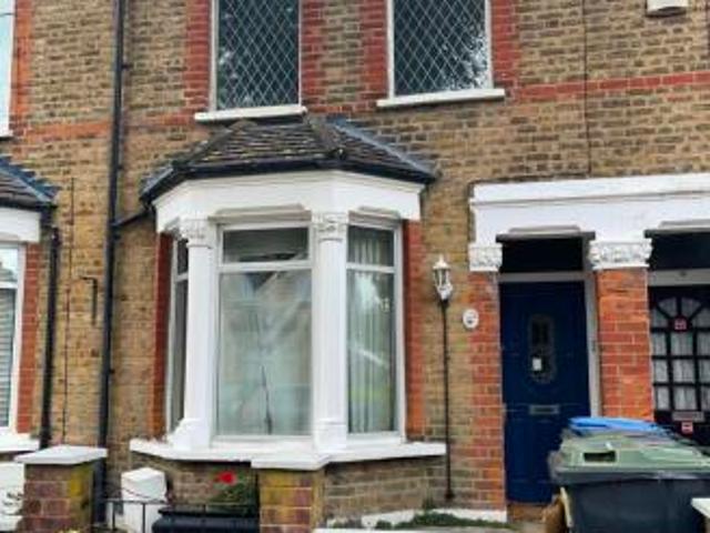 3 bedroom terraced house for rent in Southfield Road, Enfield, EN3