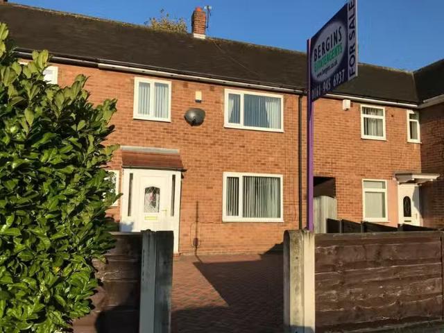 3 bedroom terraced house for rent in Somerby Drive, Manchester.