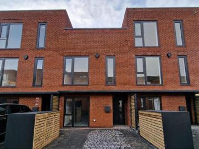 3 Bedroom Terraced House For Rent In Salford