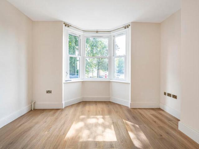 3 bedroom terraced house for rent in Sandfield Terrace, Guildford, GU1