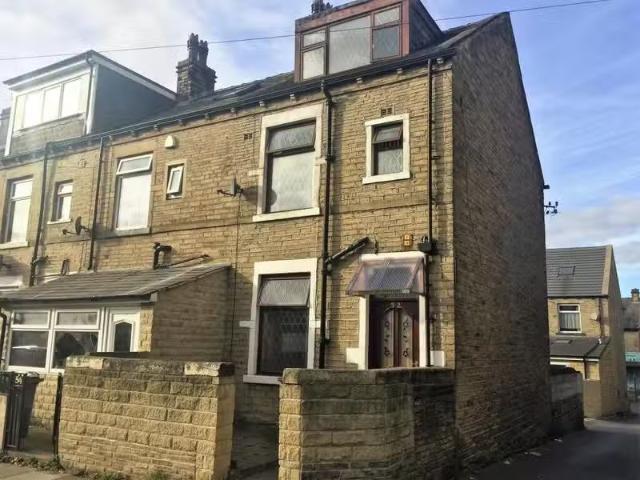 3 bedroom terraced house for rent in Sandford Road, Bradford.