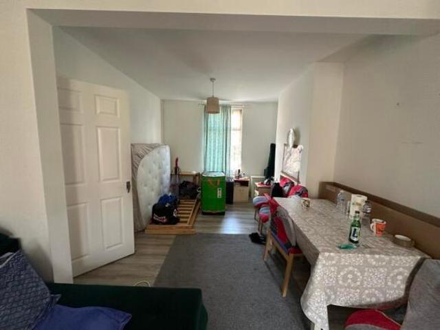 3 bedroom terraced house for rent in Sandhill Road, Northampton, NN5
