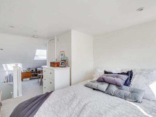 3 bedroom terraced house for rent in Sandycombe Road, Richmond, TW9