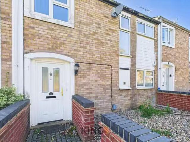 3 bedroom terraced house for rent in Scholars Walk, Hatfield.