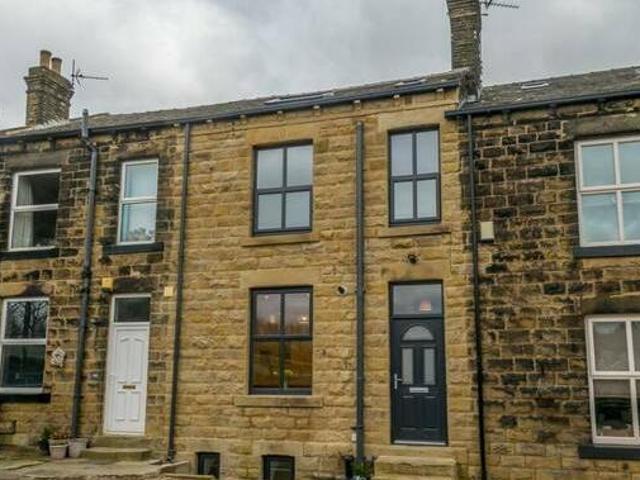 3 bedroom terraced house for rent in Scotchman Lane Morley Leeds LS27