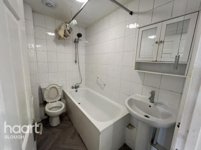 3 bedroom terraced house for rent in Severn Crescent, SLOUGH, SL3