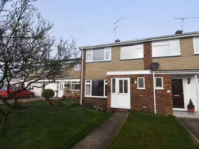3 bedroom terraced house for rent in Severn Road, Farnborough.