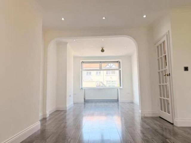 3 bedroom terraced house for rent in Seaforth Avenue, New Malden, Merton, KT3
