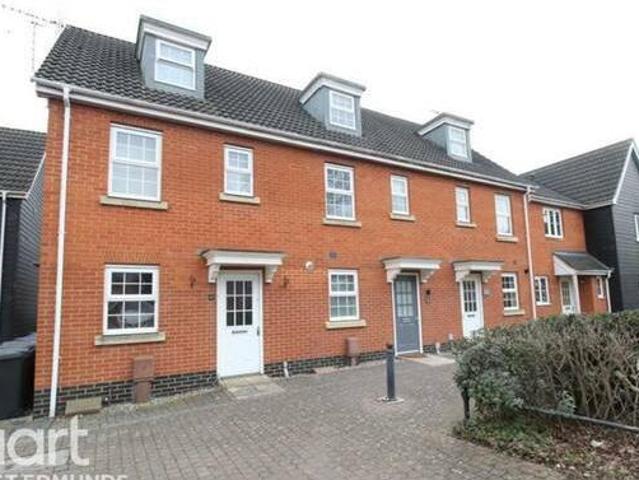 3 bedroom terraced house for rent in Selway Drive Bury St Edmunds IP32