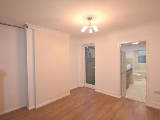 3 bedroom terraced house for rent in Shakespeare Street, North Watford, WD24