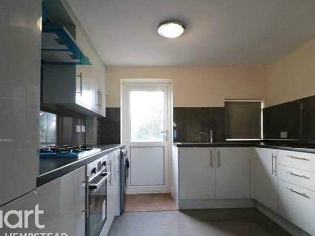 3 bedroom terraced house for rent in Shallcross Crescent AL10